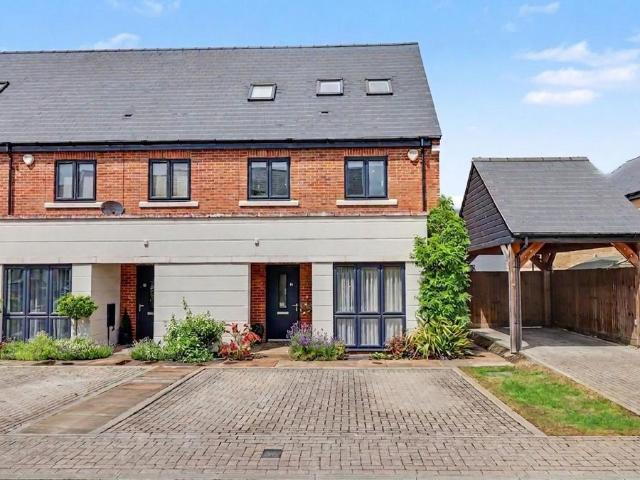 4 bedroom end of terrace house for sale