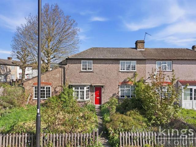 4 bedroom end of terrace house for sale