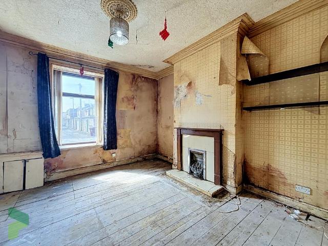 4 bedroom end of terrace house for sale