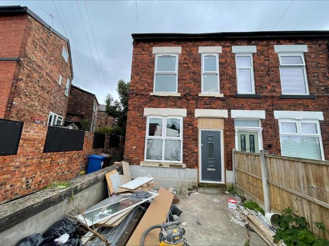 4 bedroom end of terrace house for sale