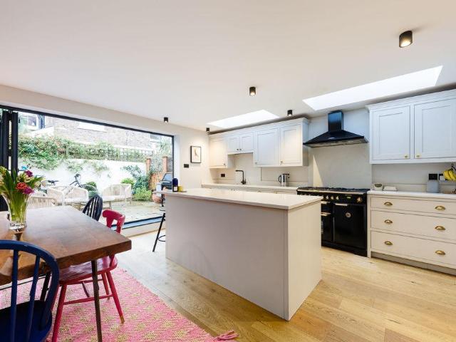 4 bedroom end of terrace house for sale