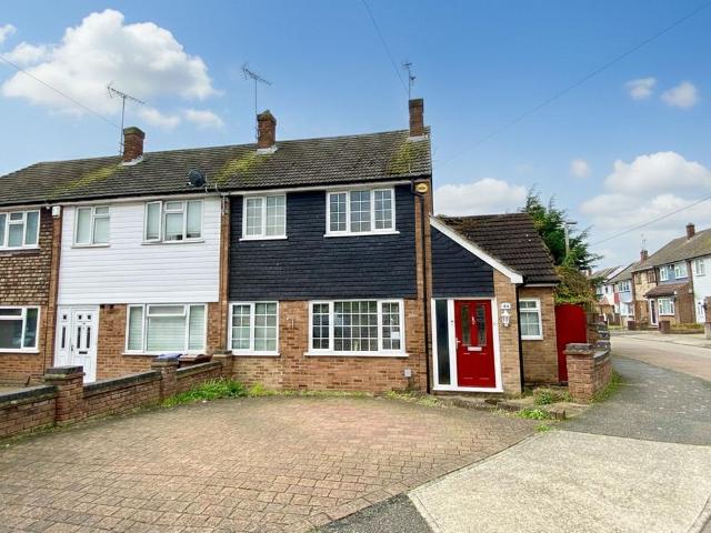 4 bedroom end of terrace house for sale