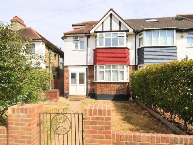 4 bedroom end of terrace house for sale
