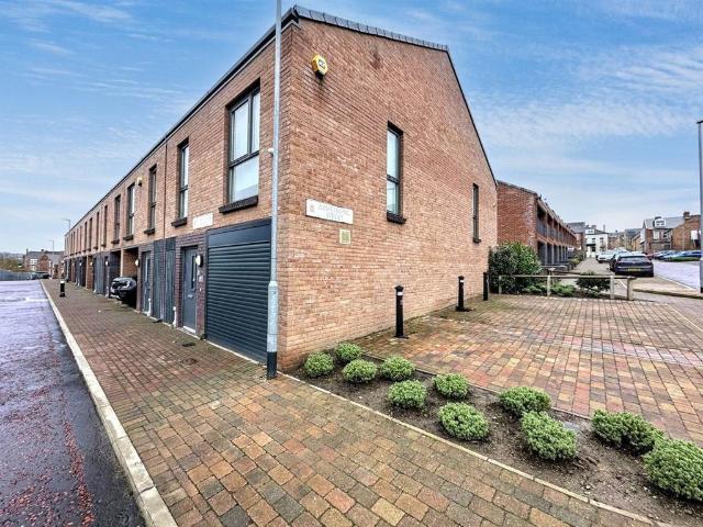 4 bedroom end of terrace house for sale