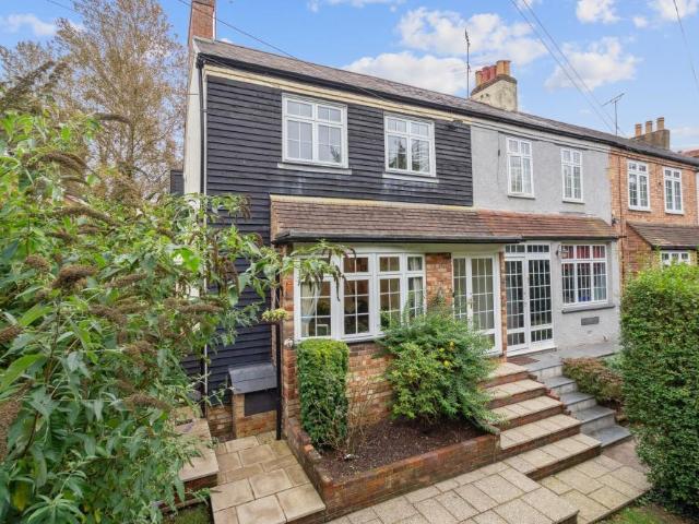 4 bedroom end of terrace house for sale