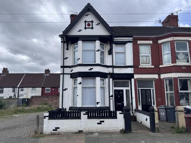 4 bedroom end of terrace house for sale