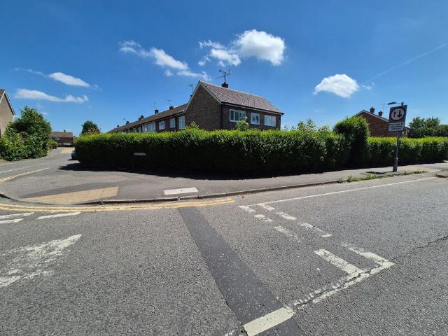 4 bedroom end of terrace house for sale
