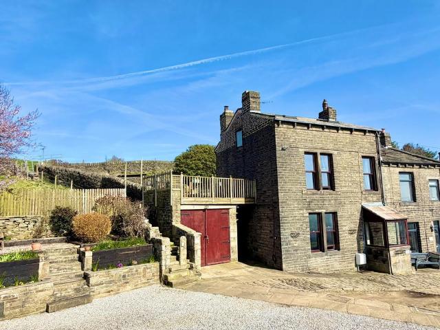 4 bedroom end of terrace house for sale