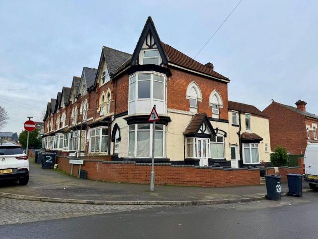 4 bedroom end of terrace house for sale