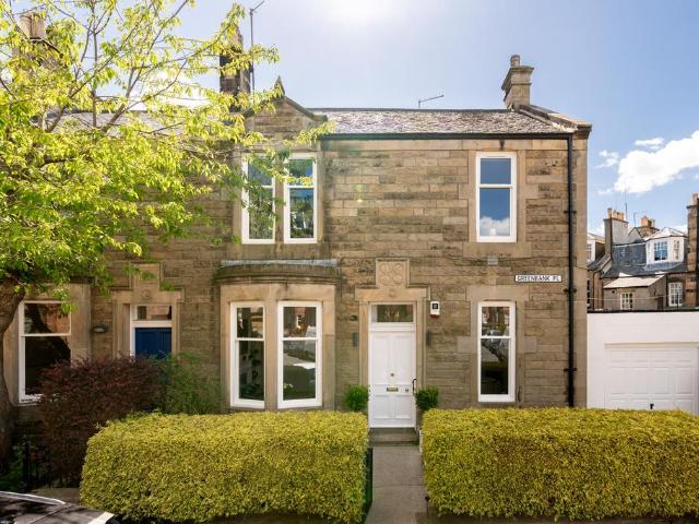 4 bedroom end of terrace house for sale