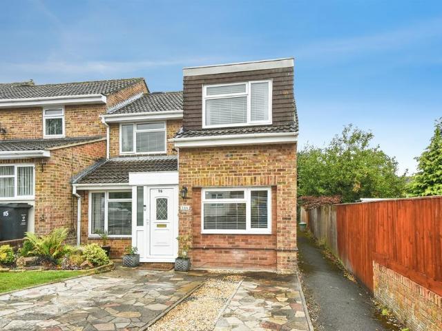 4 bedroom end of terrace house for sale