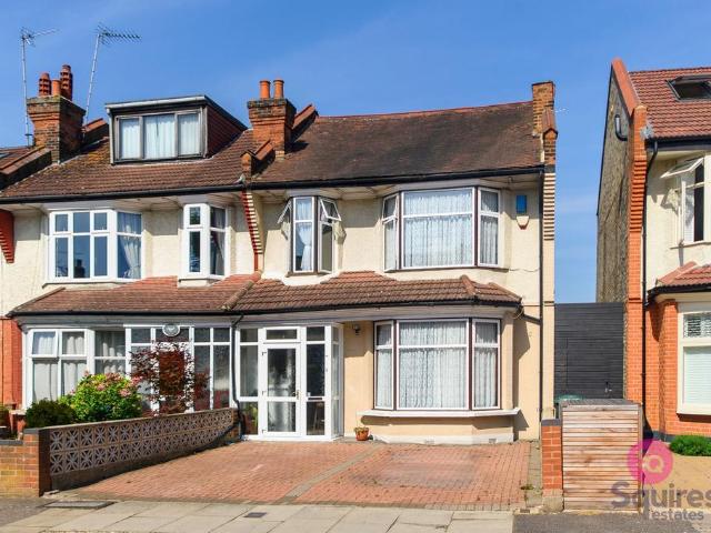 4 bedroom end of terrace house for sale