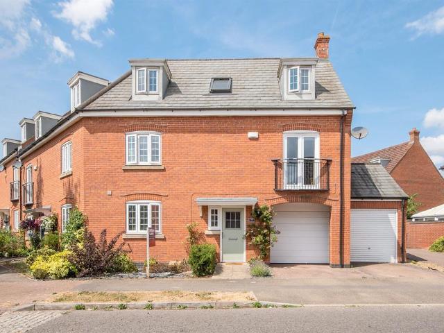 4 bedroom end of terrace house for sale