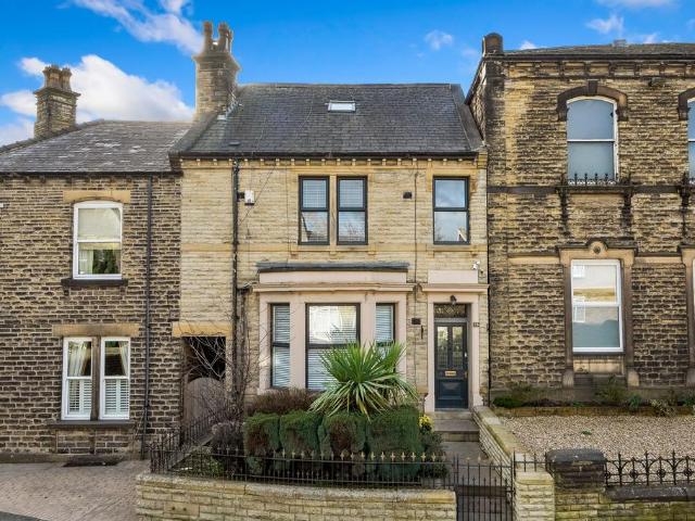 4 bedroom end of terrace house for sale