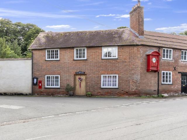 4 bedroom end of terrace house for sale