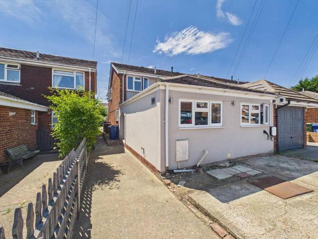 4 bedroom end of terrace house for sale