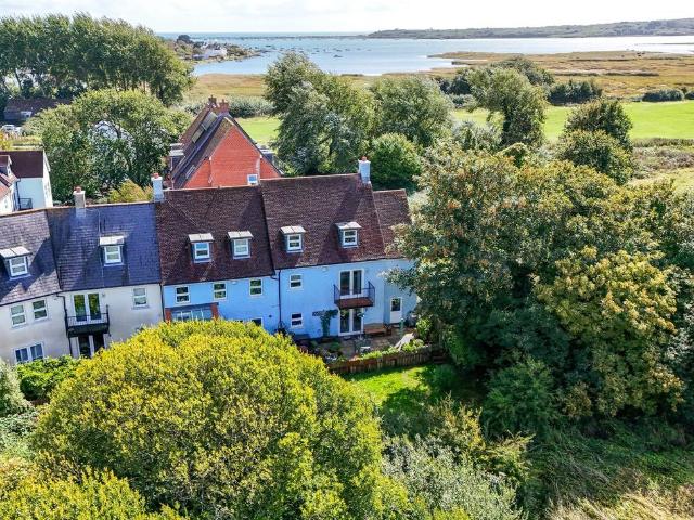 4 bedroom end of terrace house for sale
