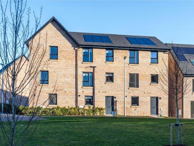 4 bedroom end of terrace house for sale