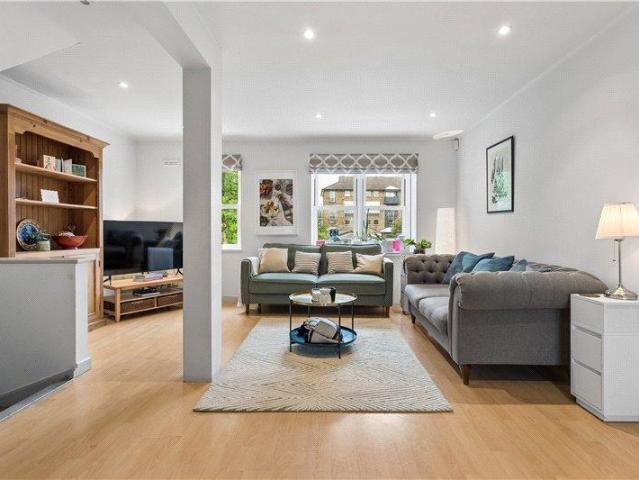 4 bedroom end of terrace house for sale