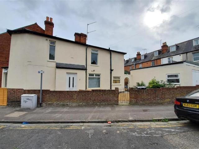 4 bedroom end of terrace house for sale