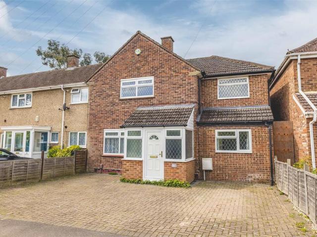 4 bedroom end of terrace house for sale