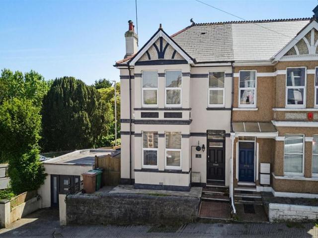 4 bedroom end of terrace house for sale