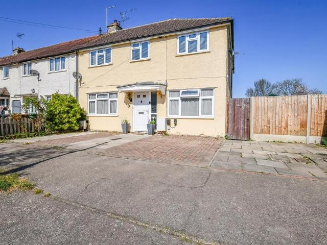 4 bedroom end of terrace house for sale