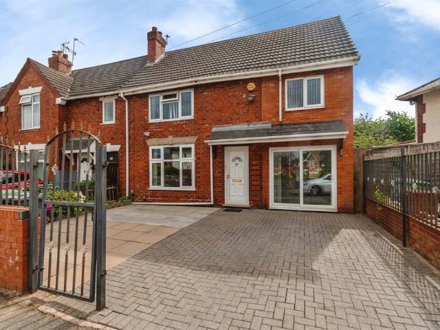 4 bedroom end of terrace house for sale