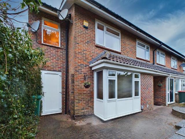 4 bedroom end of terrace house for sale