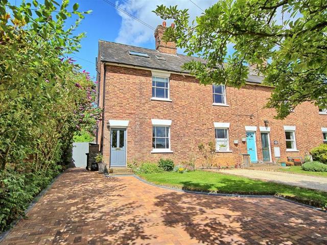 4 bedroom end of terrace house for sale