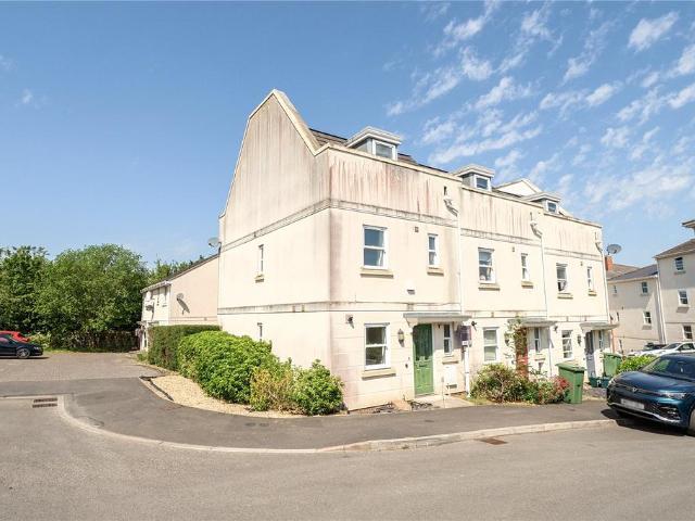 4 bedroom end of terrace house for sale