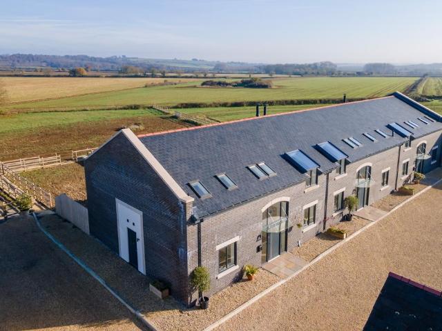 4 bedroom end of terrace house for sale