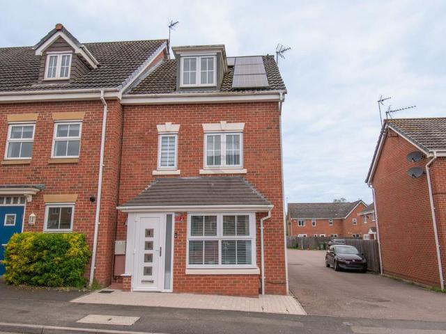 4 bedroom end of terrace house for sale