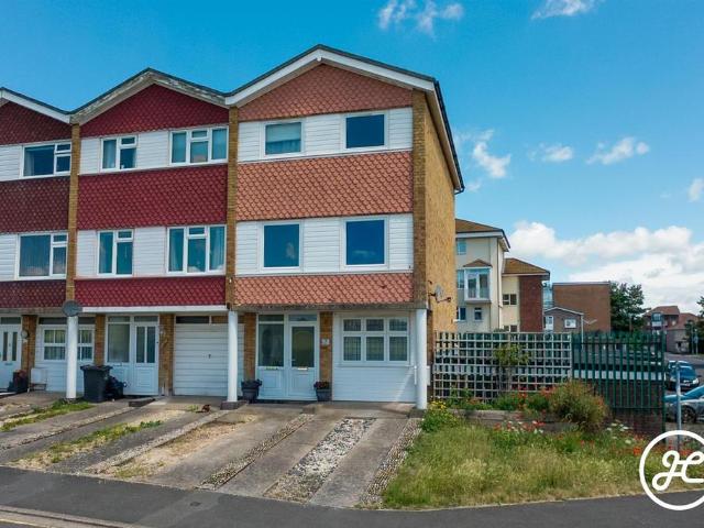 4 bedroom end of terrace house for sale