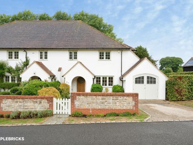 4 bedroom end of terrace house for sale