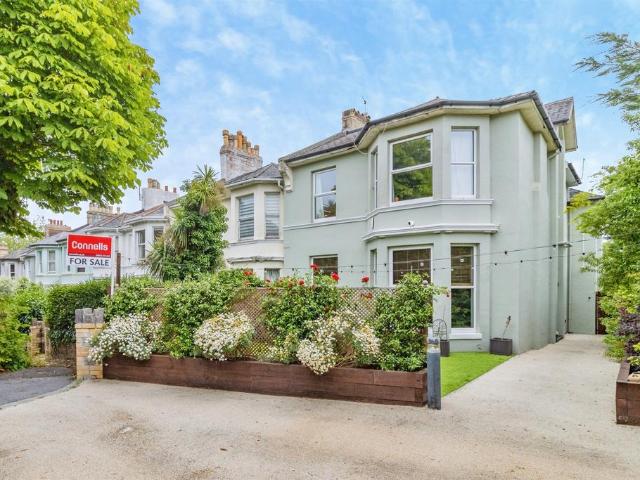 4 bedroom end of terrace house for sale
