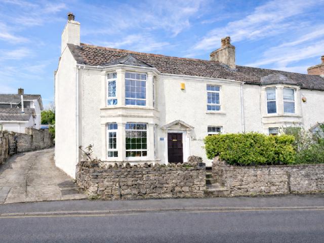 4 bedroom end of terrace house for sale