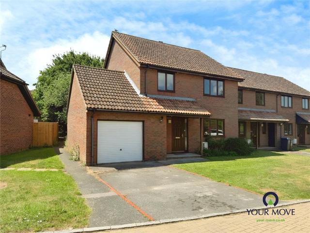 4 bedroom end of terrace house for sale