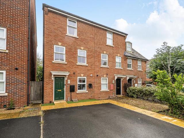 4 bedroom end of terrace house for sale