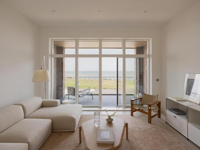 4 bedroom end of terrace house for sale