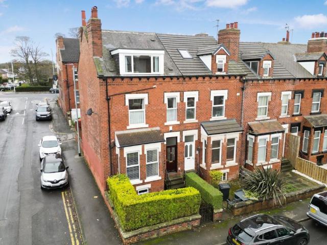 4 bedroom end of terrace house for sale