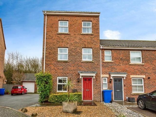 4 bedroom end of terrace house for sale