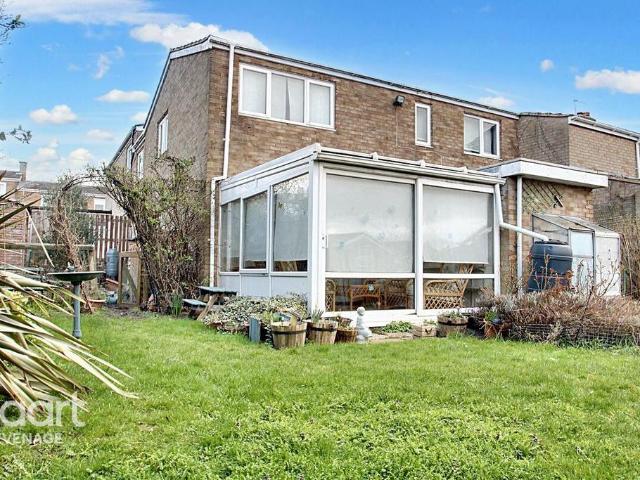 4 bedroom end of terrace house for sale