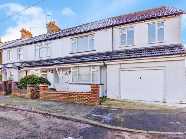 4 bedroom end of terrace house for sale