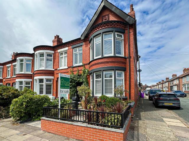 4 bedroom end of terrace house for sale