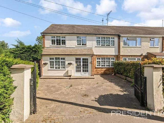 4 bedroom end of terrace house for sale