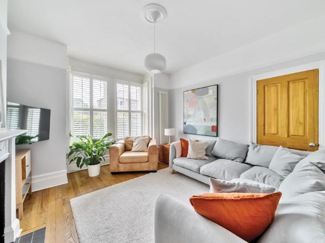 4 bedroom end of terrace house for sale
