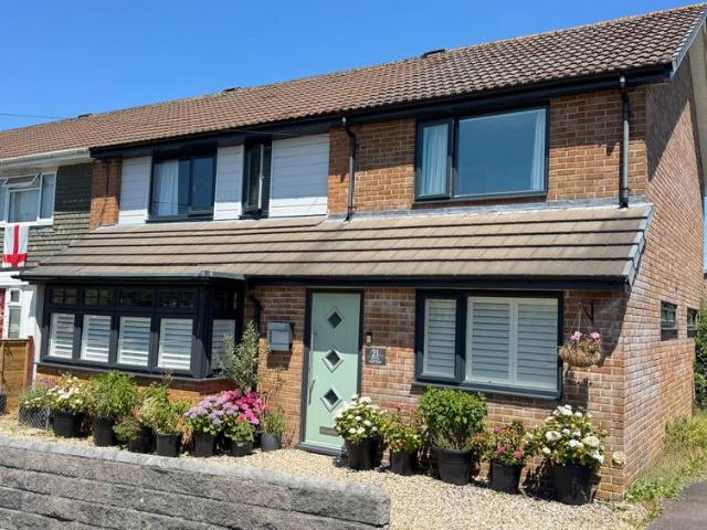 4 bedroom end of terrace house for sale
