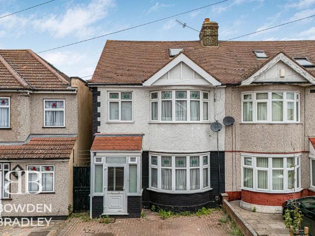 4 bedroom end of terrace house for sale