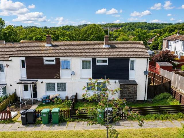 4 bedroom end of terrace house for sale